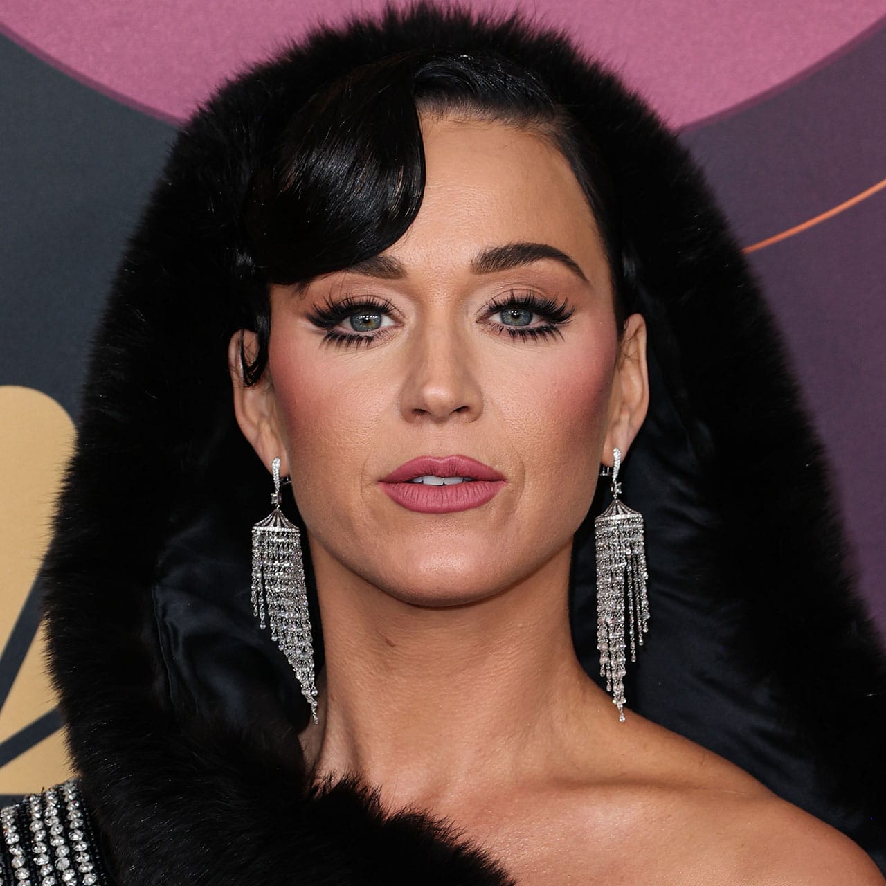 Beam Me Up! Katy Perry Stuns as Sequined Alien Queen - Heels News