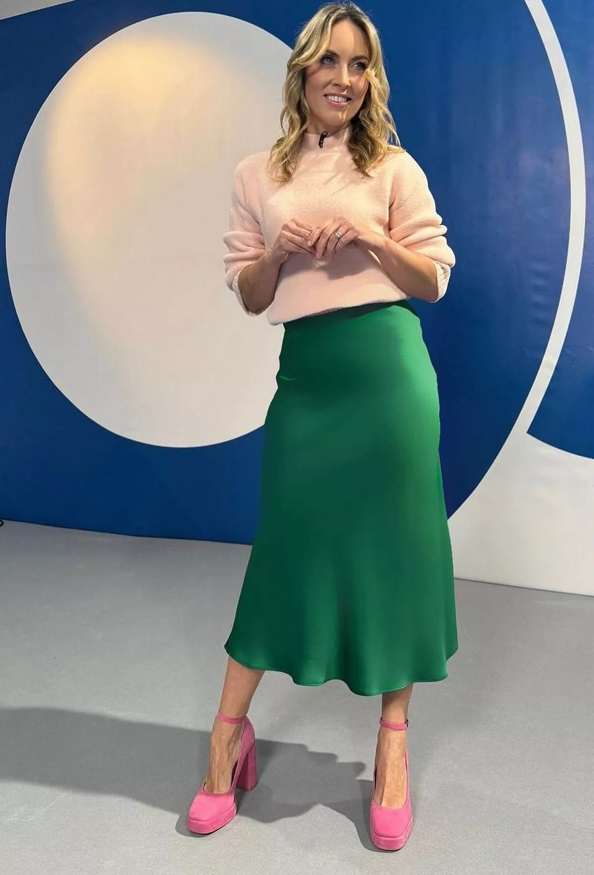 Peach Perfection: Kathryn Thomas Stuns in Peachy Ensemble - Heels News